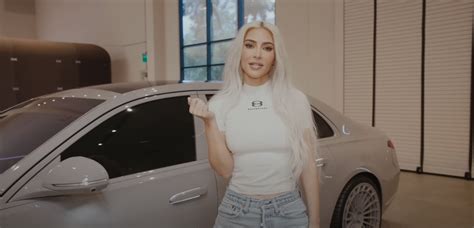 Kim Kardashian Doesnt Know How To Open The Door On Her Custom Maybach Autoevolution