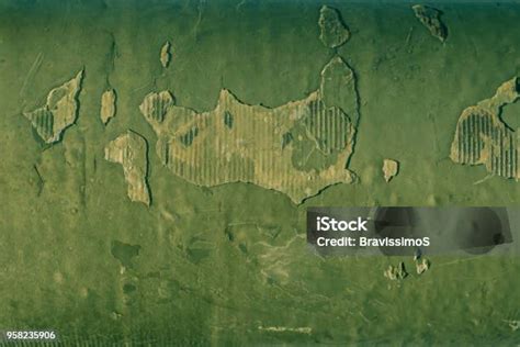 녹슨 배경입니다 금이 녹색 광택 페인트 된 금속 격판덮개 0명에 대한 스톡 사진 및 기타 이미지 0명 갈색 거친 Istock