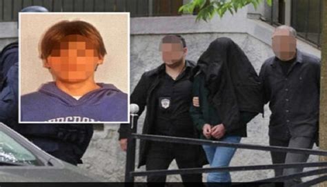 Родителите и другите членови на семејствата на жртвите од масакрот во основното училиште