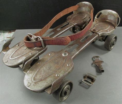 Rare Vintage Kingston Deluxe Metal Roller Skates 1 Leather Strap And Key