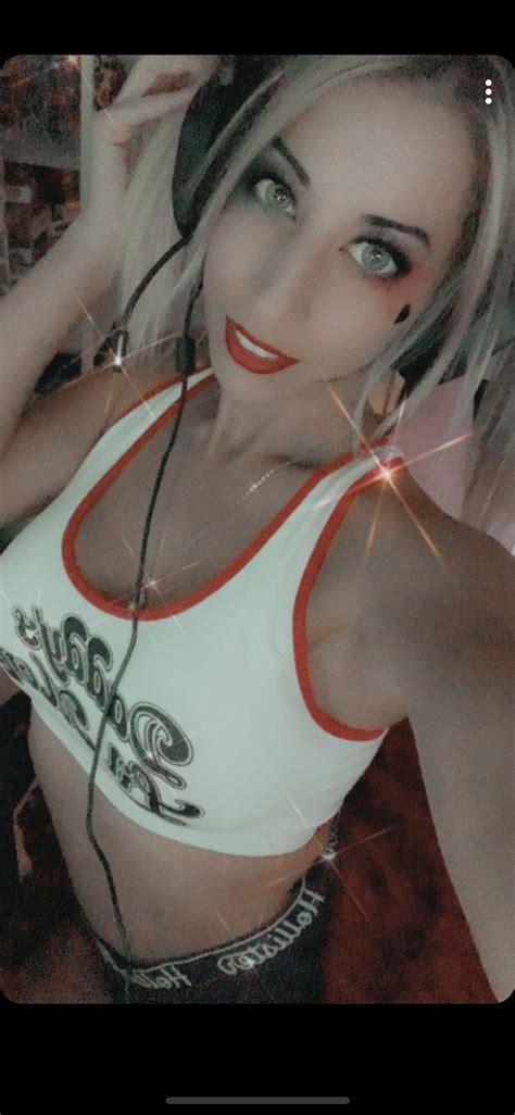Going Live Now Dressed Has Harley Quinn Twitchtvcindrella