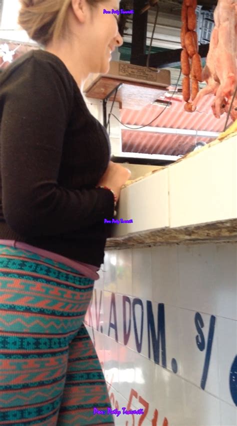 Nalgonas En La Calle Culotote En Mallones Marcando Panocha