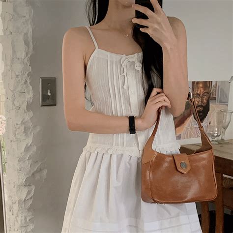 [문의폭주][레이어드][봄][뷔스티에][레이스][리본]소프트 프릴 핀턱 나시 블라우스 2color 에이블리