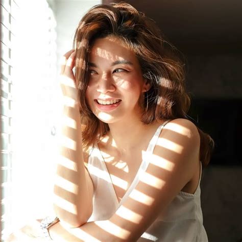 F Flee • Threads Say More