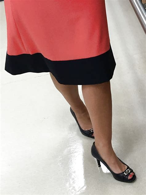 Candid Feet And Legs Mature 17 30