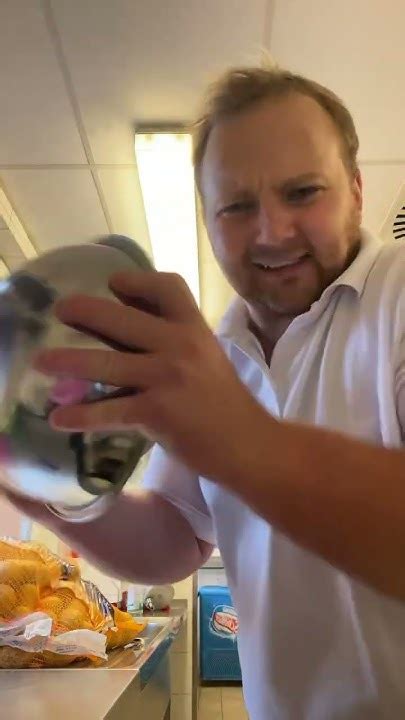 Лайфхак Как быстро почистить чеснок и сэкономить Shorts лайфхак Youtube