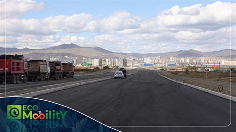 НААДАМЧДЫН ГУДАМЖНААС ЭРЧИМ ХҮЧНИЙ ГУДАМЖ ХҮРТЭЛХ АВТО ЗАМЫГ АСФАЛЬТ БЕТОНООР ХУЧИЖ БАЙНА