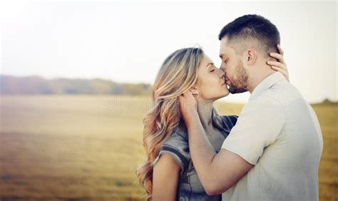 Erstaunliche Sinnliche Junge Paare In Der Liebe Die Bei Dem