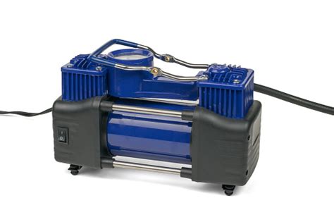 흰색 배경에 고립 된 파란색 자동차 압축기 최소한의 개념 금속에 대한 스톡 사진 및 기타 이미지 금속 기학 나선형 Istock