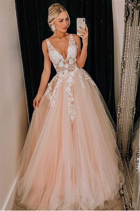 Chic V Neck Sleeveless Lace Appliques Long Princess Prom Dresses