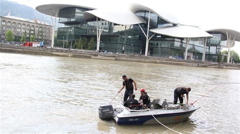 თბილისში მტკვარში ბავშვს ეძებენ Netgazeti • თბილისი • მტკვარი • Netgazeti Ge