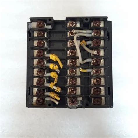 Honeywell Dc3200 Ee 000r 200 00000 E0 0 Universal Temperature