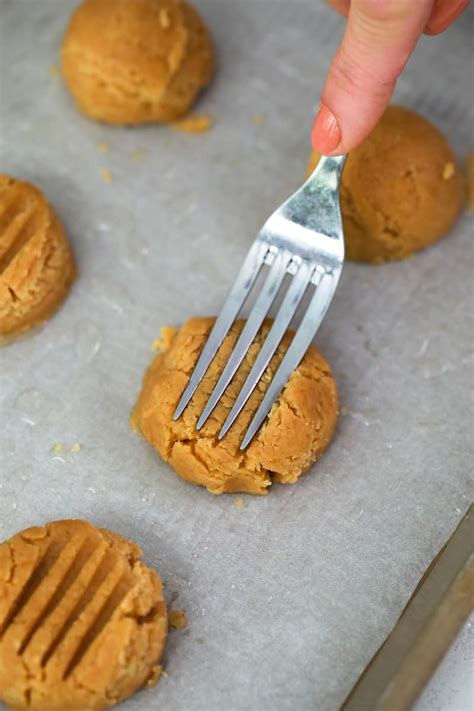 Classic Peanut Butter Cookie • The Diary Of A Real Housewife