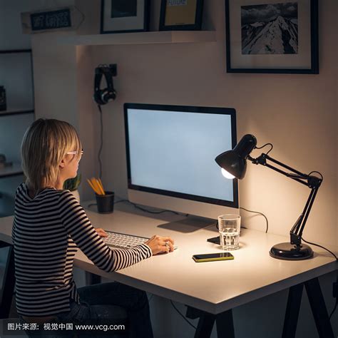 书桌夜晚的搜索结果360图片