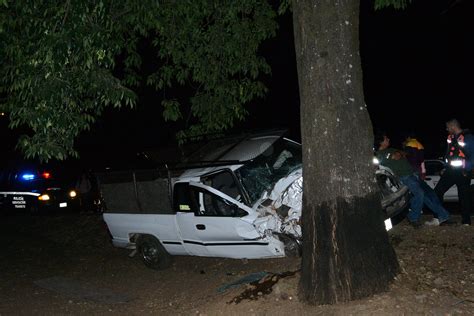 Choca Contra Un árbol Quadratín Michoacán