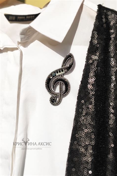 Брошь Скрипичный ключ Login Axis