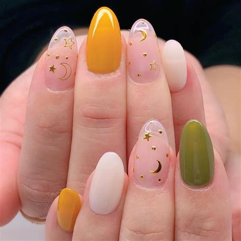 25 Mustard Yellow Nail Ideas To Brighten Up Your Fingertips