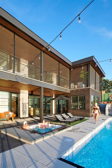 California Contemporary Leona Rose