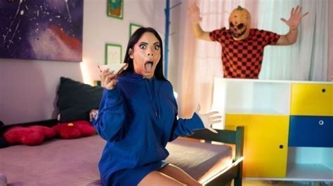 Fakehub Originals Housemates Halloween Prank With Megan Fiore