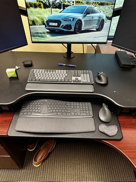 Picked Up My First Ergonomic Keyboard Is The Split Supposed To Be Centered With My Bodymonitor