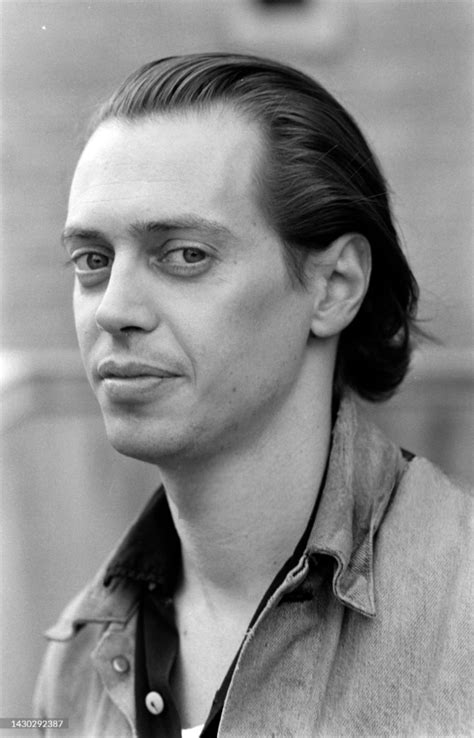 18 Amazing Portraits Of A Young Steve Buscemi In The 1980s As Youve Never Seen Him ~ Vintage