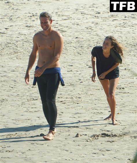Isabel Lucas Is Pictured With Her Boyfriend At Beach In Byron Bay Photos Thefappening