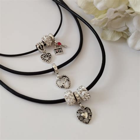 Кожено колие с медальон Сърце Di Trend Кожено колие със Сърце