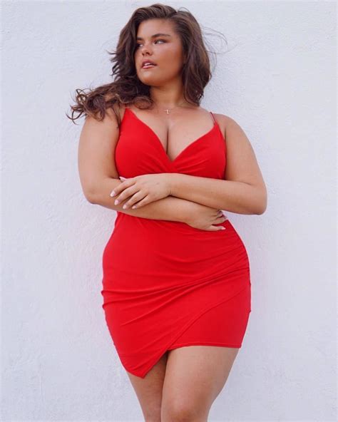 Pin on Модели плюс сайз plus size Красивые пышные девушки