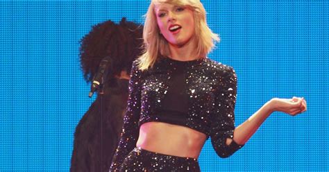 Taylor Swift Sexy Sur La Scène Du Jingle Ball Le 6 Décembre 2014 à Los