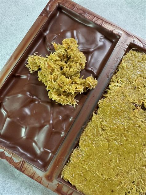 Dubai Reep Een Chocolade Reep Met Krokante Pistache Vulling Patesserie