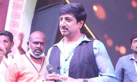 15 నిమిషాల్లో 150 వాయిస్ లను ఇమిటేట్ చేసే టాలెంట్ ఈ ప్రముఖ నటుడు నిజంగా గ్రేట్ కదా