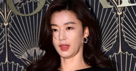 [ten 포토] 전지현 긴장된 표정