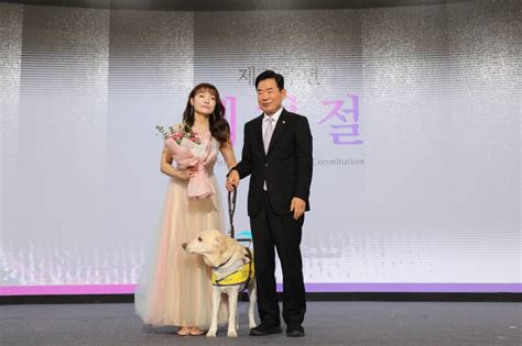 코이 법칙 김예지 의원 제헌절 경축식서 슈만 헌정 연주 파이낸셜뉴스