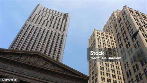 샌프란시스코 캘리포니아 다운타운 거리에서 도시 전망 일부 현대 사무실 타워와 유명한 갈색 뱅크 오브 아메리카 타워 0명에 대한 스톡 사진 및 기타 이미지 Istock