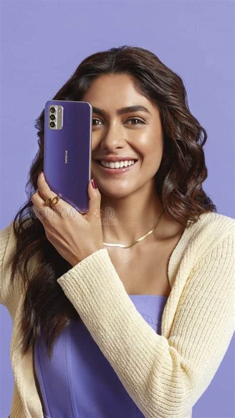 Actress Mrunal Thakur Promoting Nokia Mobile Phones Photos 02 245080 Kollywood Zone