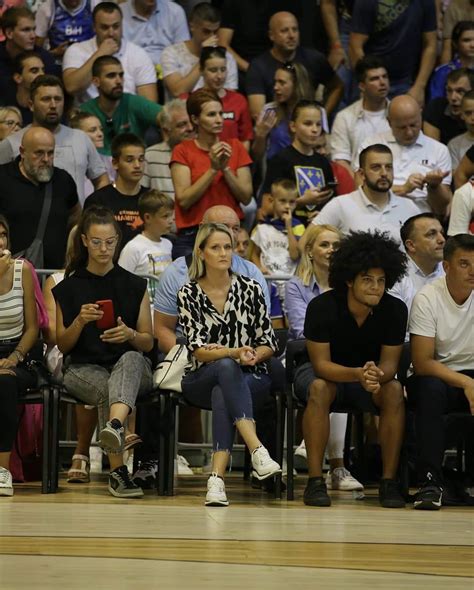 Voditeljica Sa N1 Je Prava Navijačica Alma Dautbegović Voloder Uz