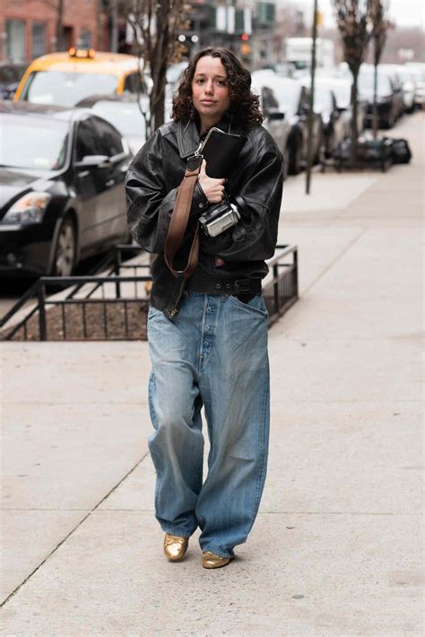 11 Shoes To Wear With Baggy Jeans