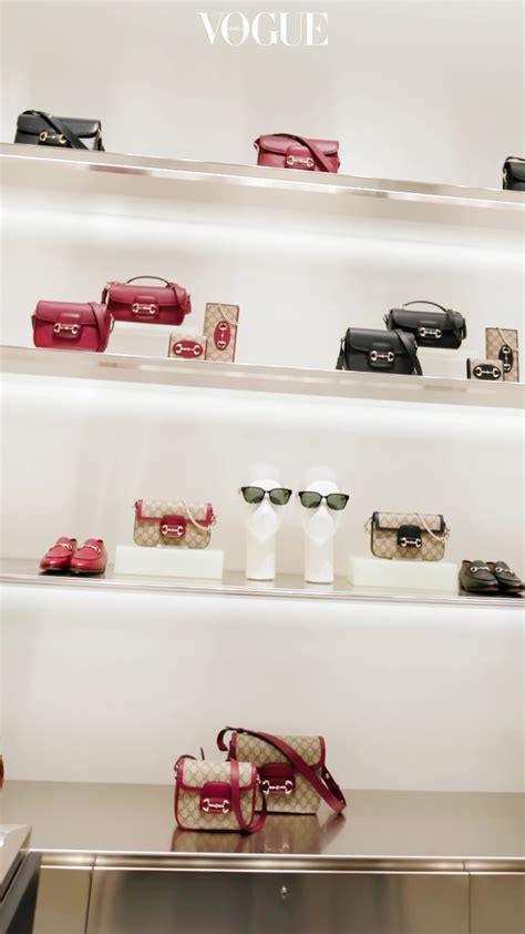 Vogue Korea 협찬 Voguepictures 수양버들 춤추는 길에 꽃가마 타고 가네” 꽃가마에 올라탄 어여쁜