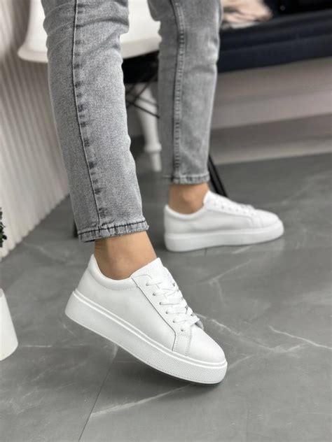 Кросівки — ціна 1100 грн у каталозі Кросівки Купити жіночі речі за