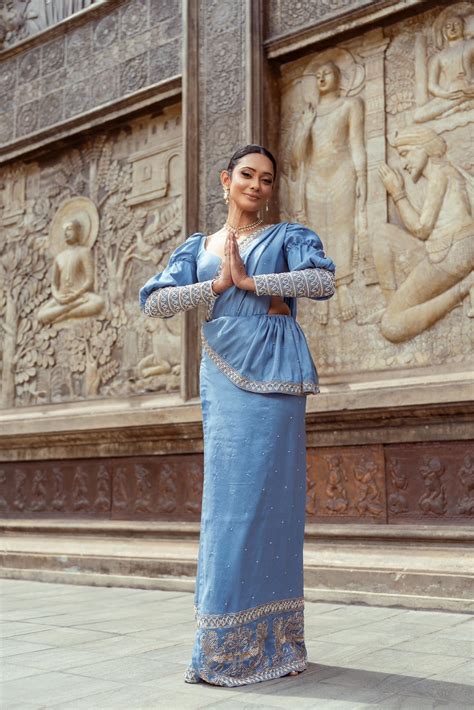 J By Jinali ඔබ සැමට සුභම සුභ අලුත් අවුරැද්දක් වේවා