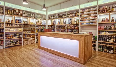Modern Mdf Wooden Spray Lacquer Liquor Store Display