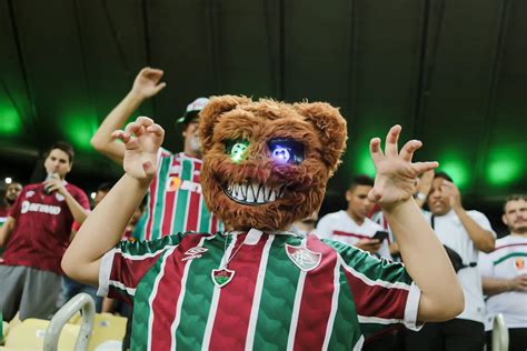 Máscara Do Urso Em Alusão A John Kennedy Vira Tendência E Deverá Estar