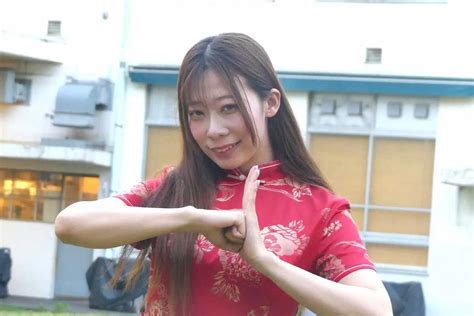 ポーズを決めるいぜん（撮影・塩野 遥寿） スポニチ Sponichi Annex 芸能