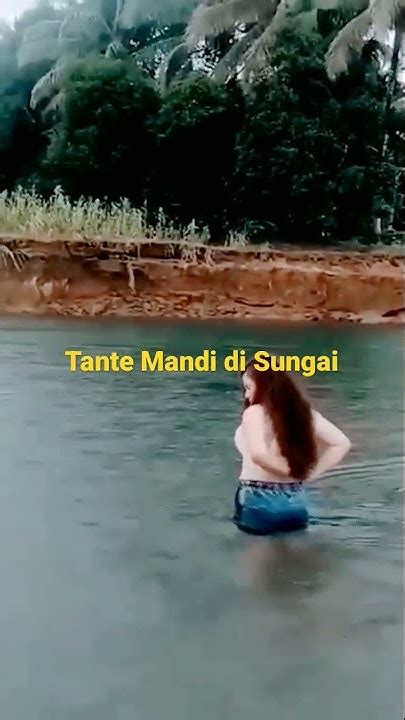 Tante Mandi Di Sungai Youtube