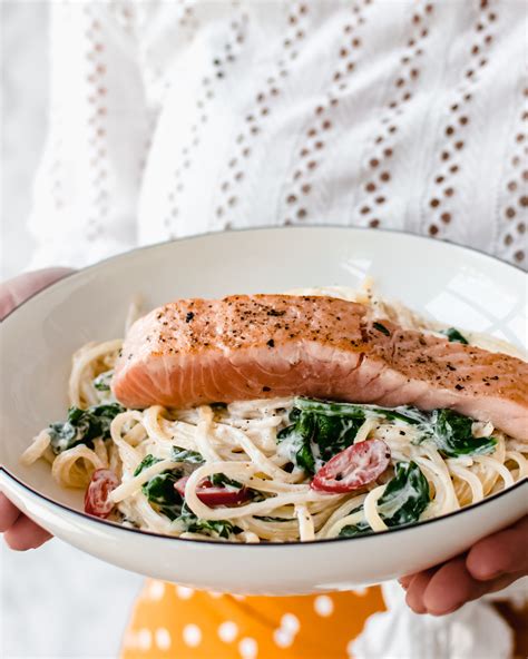 Tagliatelle Met Zalm In Roomsaus Met Spinazie En Zongedroogde Tomaten Artofit