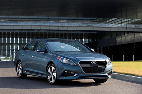 2017 Hyundai Sonata Plug In Hybrid Offers 27 Mile Ev Range With New