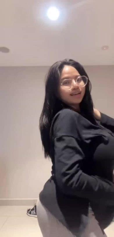 Post 716504762176143360 Tumbex