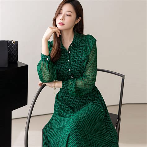 Muse 스타일온미 클래식한 디자인과 슬림한 라인이 시크한 무드를 연출해주는 클래식링벨트트렌치코트 Bitly클래식링벨트트렌치코트 스타일온미