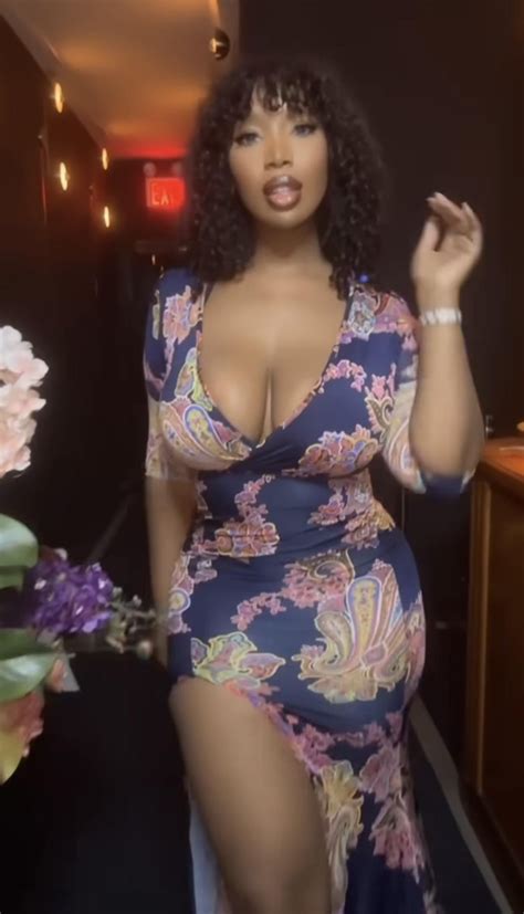 Sexy Latina Rdressbody