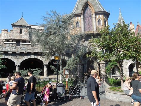 1000 Pictures Of Disneyland Fantasyland Snow Whites Scary Adventures